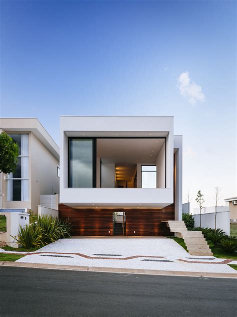 Diseño de moderna casa de dos pisos con fachada y planos Construye Hogar