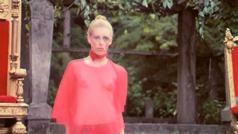 Kristen Steen Desnuda En Alice In Wonderland An X Rated Musical Fantasy
