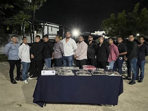 TRES CAMIONETAS DE LUJO Detienen A Comando Armado En Playa Del Carmen