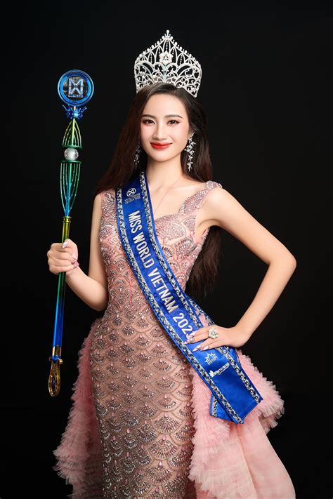 Ý Nhi được chọn đăng quang hoa hậu vì thân hình nóng bỏng