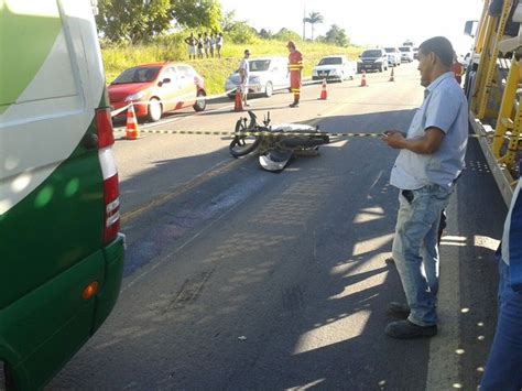 G1 Motociclista bate de frente caminhão e morre na BR 101 ES