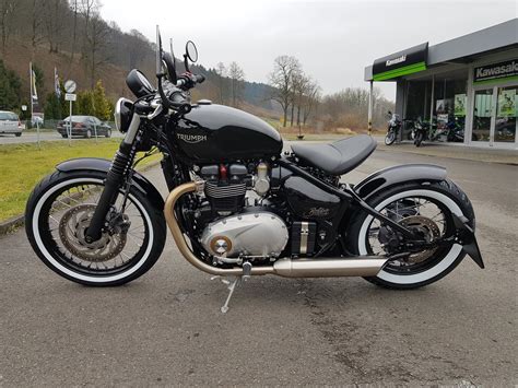 Umgebautes Motorrad Triumph Bonneville Bobber von Motorradhaus Löhmer