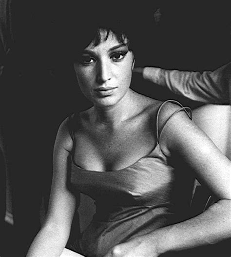 Monica Vitti Actrices Talentos Estilo