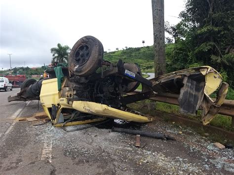 Caminhoneiro fica ferido em acidente na Rodovia Fernão Dias em Betim