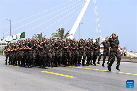 Algerien feiert 60 Jahrestag der Unabhängigkeit mit Militärparade