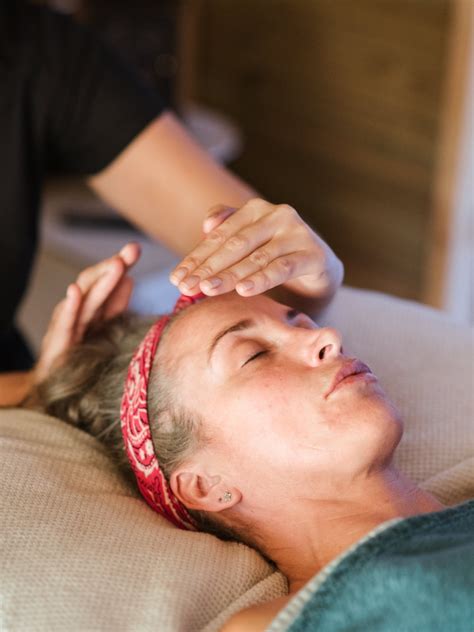 Cómo es una sesión reiki Te explicamos paso a paso Simedito