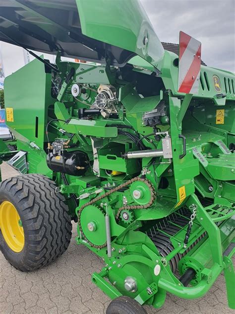 Rundballenpresse John Deere F441R Folienbindung