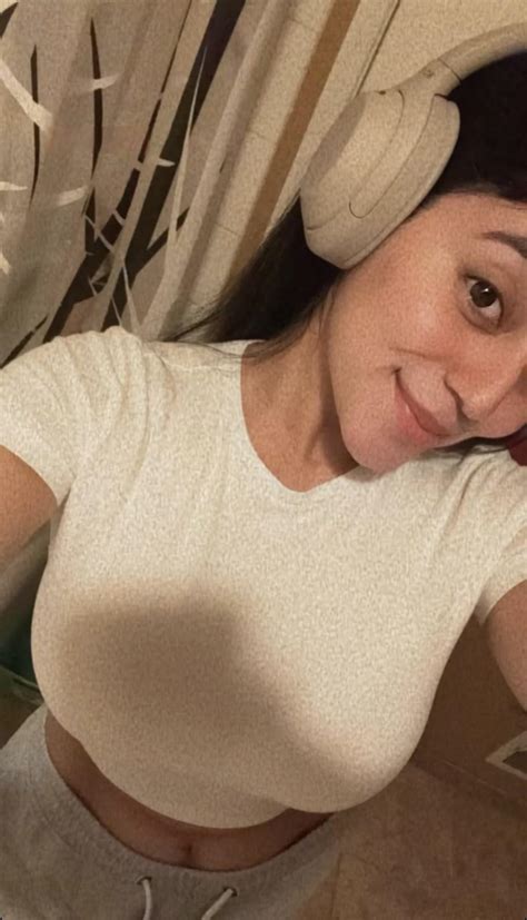 Busty In White R 2busty2hide