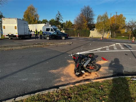 Wypadek na DK71 w Sosnowcu Samochód osobowy zderzył się z motocyklistą