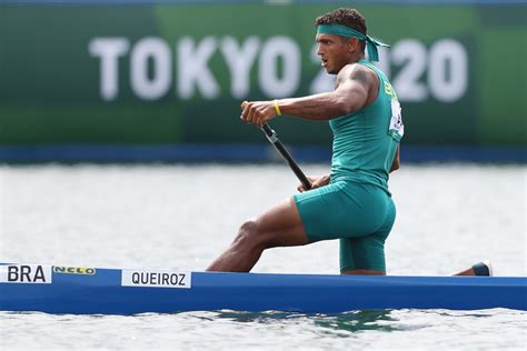 Isaquias Queiroz leva a medalha de ouro nas Olimpíadas de Tóquio