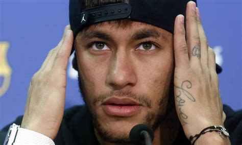 Neymar é o terceiro jogador de futebol mais rico do mundo segundo
