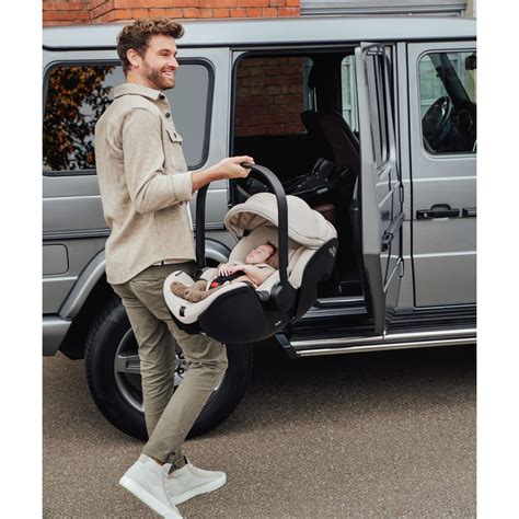 Britax Romer Baby Safe Pro rozkładany obrotowy fotelik samochodowy