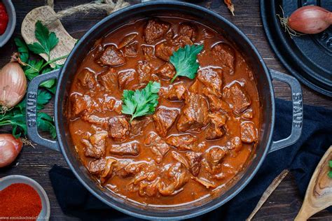Klassisches Rindergulasch Ganz Einfach Emmikochteinfach