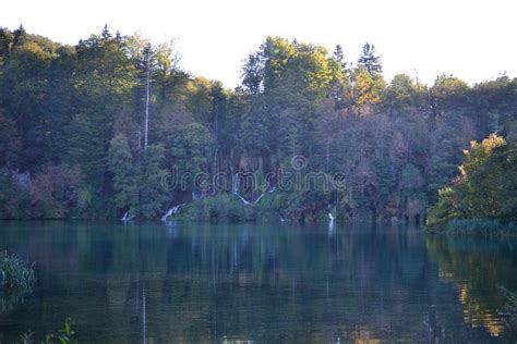 Parc National De Lacs Plitvice Lacs De Turquoise Et Cascades En