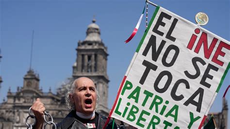 Futuro de la democracia en México es asunto regional indican expertos