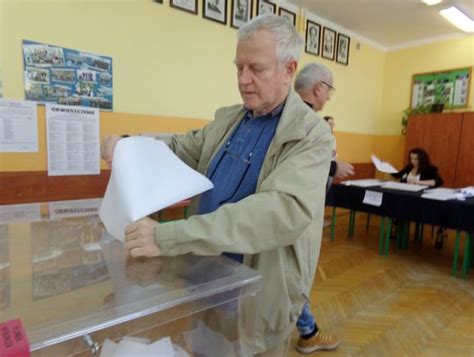 Frekwencja na godz 17 w wyborach samorządowych 2024