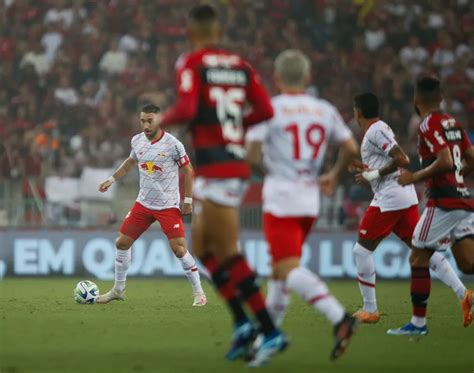 Flamengo recebe péssima notícia sobre contratação de Léo Ortiz