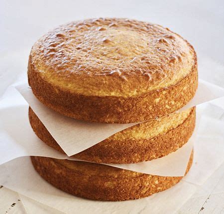 Inspírate en las naked cakes para decorar bizcochos A gusto en casa