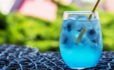 Cómo hacer un litro de azulitos con vodka y Miguelito sabor mora azul