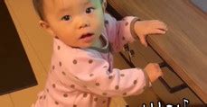 ノリノリでダンスする赤ちゃんママの視線に気付いた瞬間 100点満点のしぐさに感情豊かたまらんかわいさ2 2 ページ