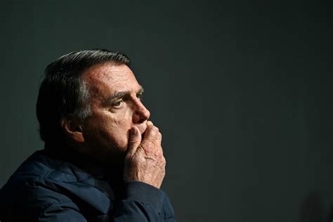 Bolsonaro indiciado por que nova joia descoberta pela PF não aparece