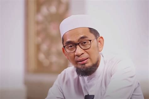Ustaz Adi Hidayat Tanggapi Kontroversi Poster Film Kiblat