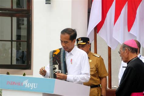 Foto Presiden Jokowi Meresmikan Gereja Katedral Keuskupan Agung Di Kupang