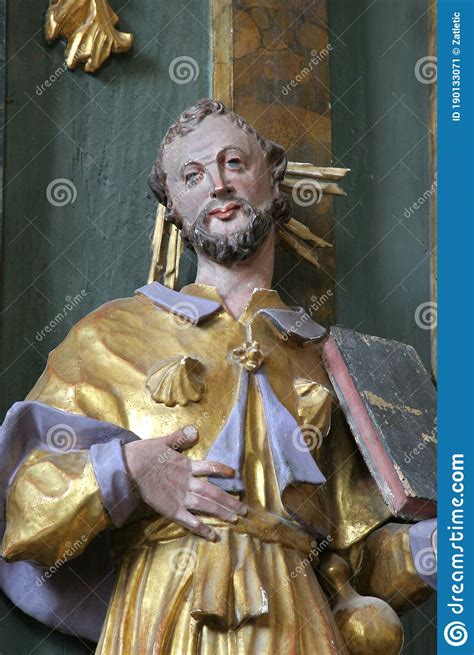 Estátua De Santo No Altar Do Sotão Na Igreja De St Maria Magdalene Na