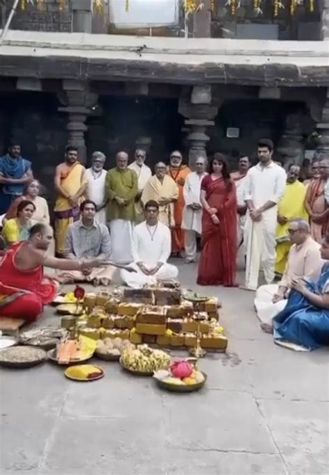 Samantha Ruth Prabhu Stuns In A New Bride Look At A Temple With Vijay