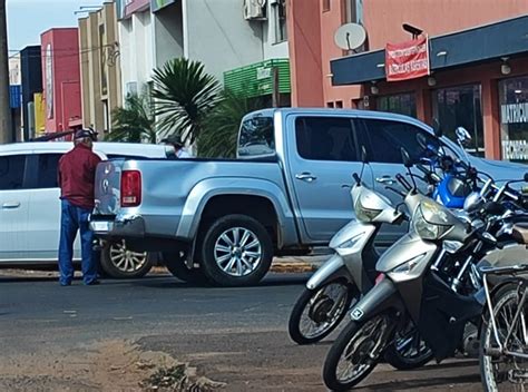 Colisão entre veículos deixa motociclista ferida em Nova Andradina
