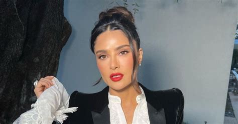 Salma Hayek En Vestido De Lentejuelas Se Impone Como Mujer Elegante