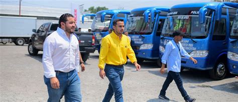 Autoridades entrega nueva flota de unidades para el transporte público