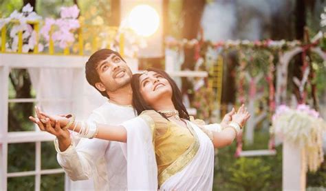 অপ পরযকর যব ন ছড Entertaining Couple photos Photo