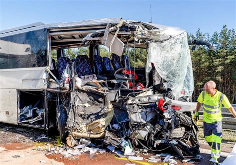 Wypadek polskiego autokaru w Niemczech Rannych zostało blisko 60 osób