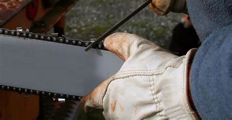 Comment bien nettoyer une tronçonneuse Machines BISON