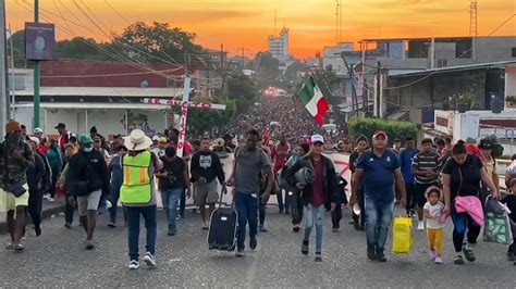 Centenares De Migrantes Parten En Caravana Hacia EEUU Desde El Sur De