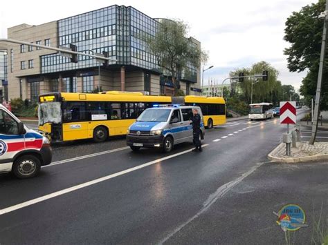 Wypadek Autobusu W Katowicach Trzy Osoby Poszkodowane Zdj Cia