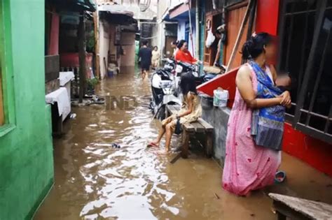 BPBD DKI Sebut 13 RT Di Jakarta Masih Terendam Banjir