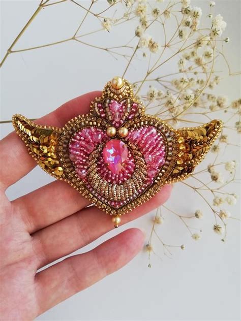 Sailor Moon Brooch Sailor Venus Sailor Moon Jewelry Etsy In 2021 Sailor Moon Brooch