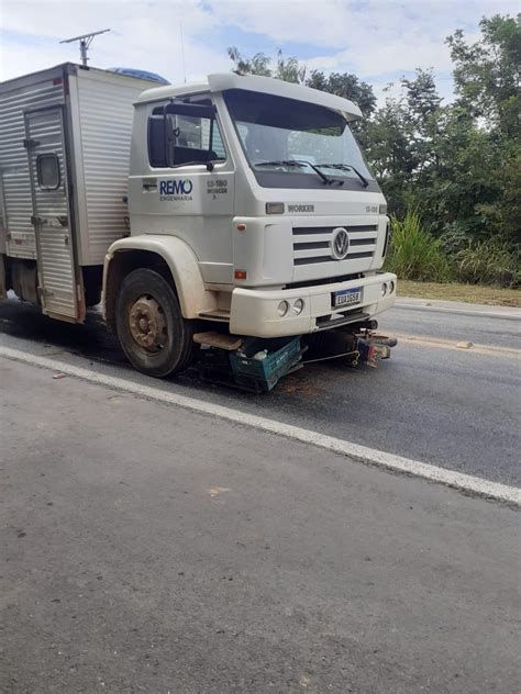 Motociclista morre após cair e ser atingido por caminhão na BR 251