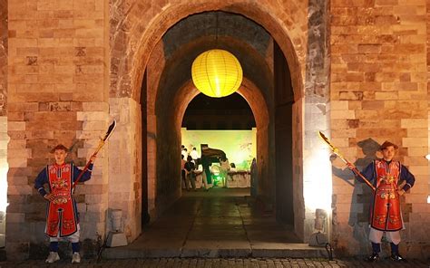 Tour đêm Giải mã Hoàng Thành Thăng Long WEBSITE