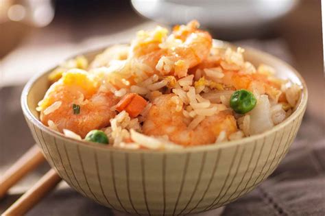 Arroz frito con gambas receta fácil y rápida