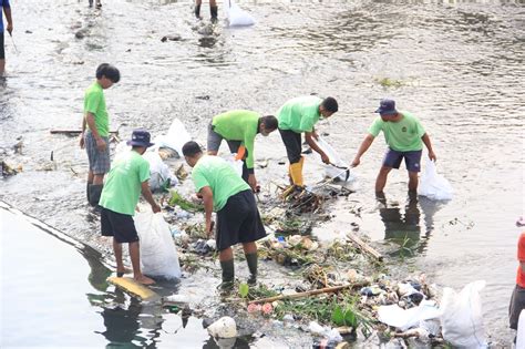 Prihatin Masih Banyak Warga Buang Sampah Di Sungai DLH Kota Gencarkan