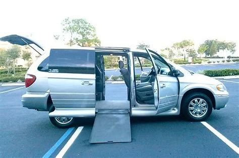 Purchase Used 2007 Chrysler Town Country Handicap Wheelchair Van LTD