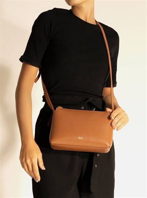 Bolsa Tiracolo Marrom Couro Brenda Pequena Arezzo