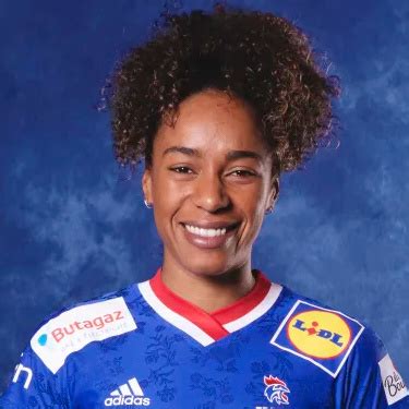 Estelle Nze Minko handballeuse de l équipe de France de handball