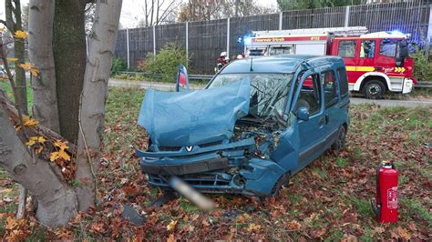 Erkrath Vier Verletzte Bei Unfall In A Ausfahrt