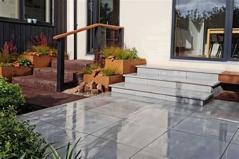 Dove Grey Smooth Sandstone Bullnose Step London Stone