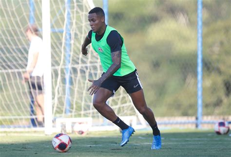 Red Bull Bragantino anuncia a contratação do zagueiro Natan em definitivo