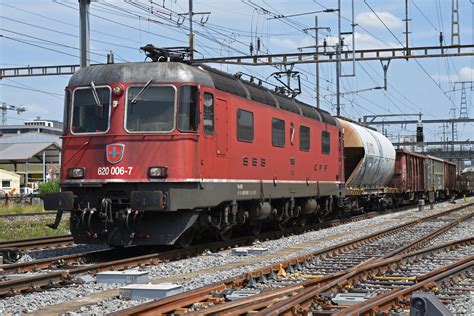 Re 620 006 7 durchfährt den Bahnhof Pratteln Aufnahme stammt vom